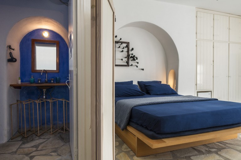 Traditional seaside cycladic house | Accommodation in Alopronia at Sikinos